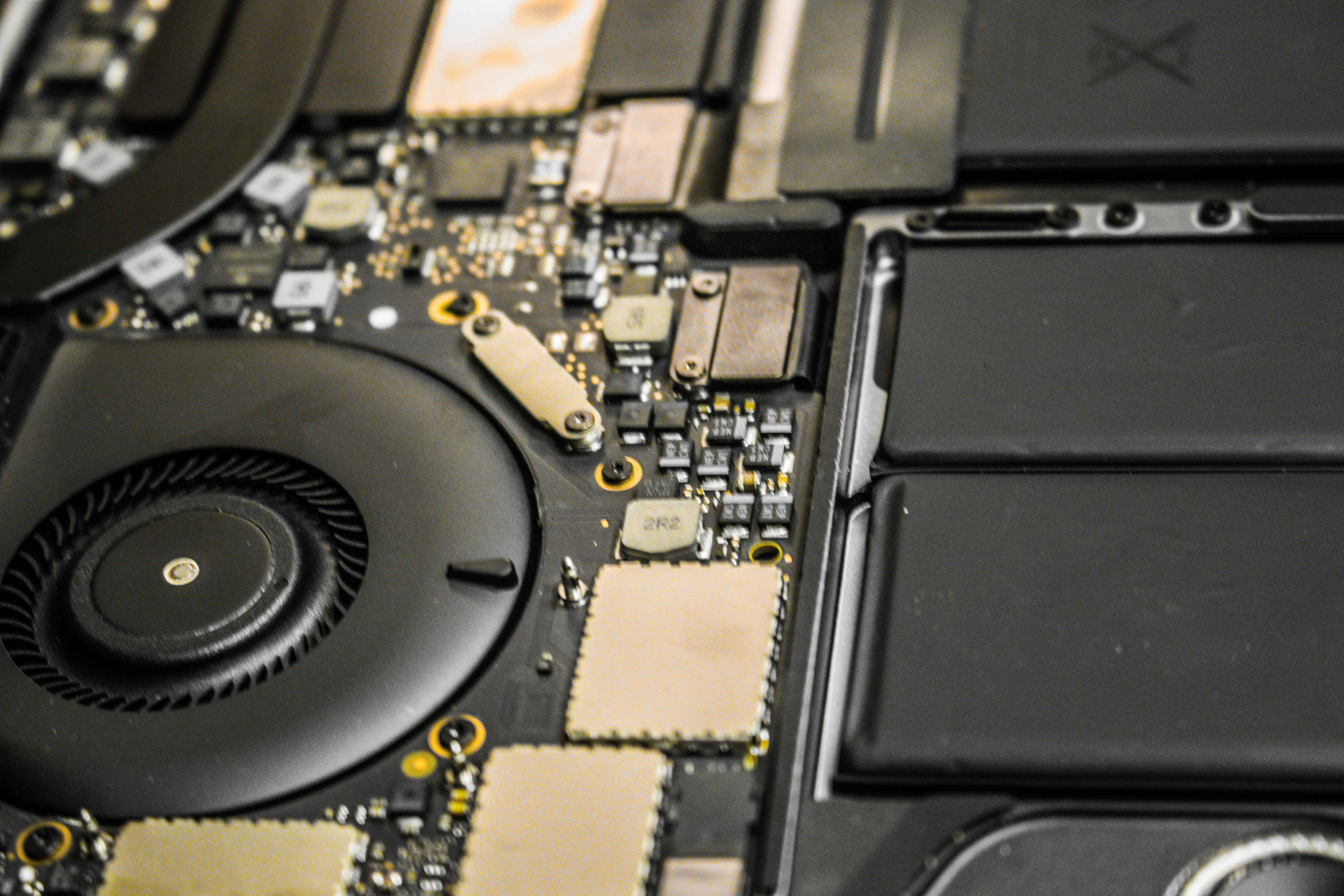 macbook pro 2016 a1706 motherboard | Gillware